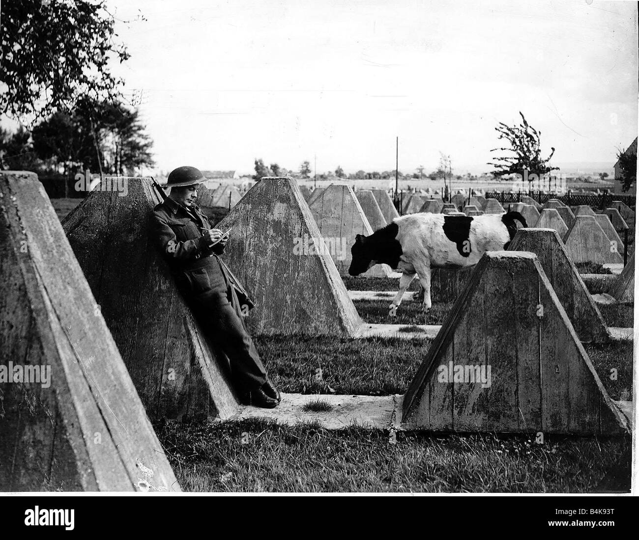 Ww2 soldiers at home hi-res stock photography and images - Alamy