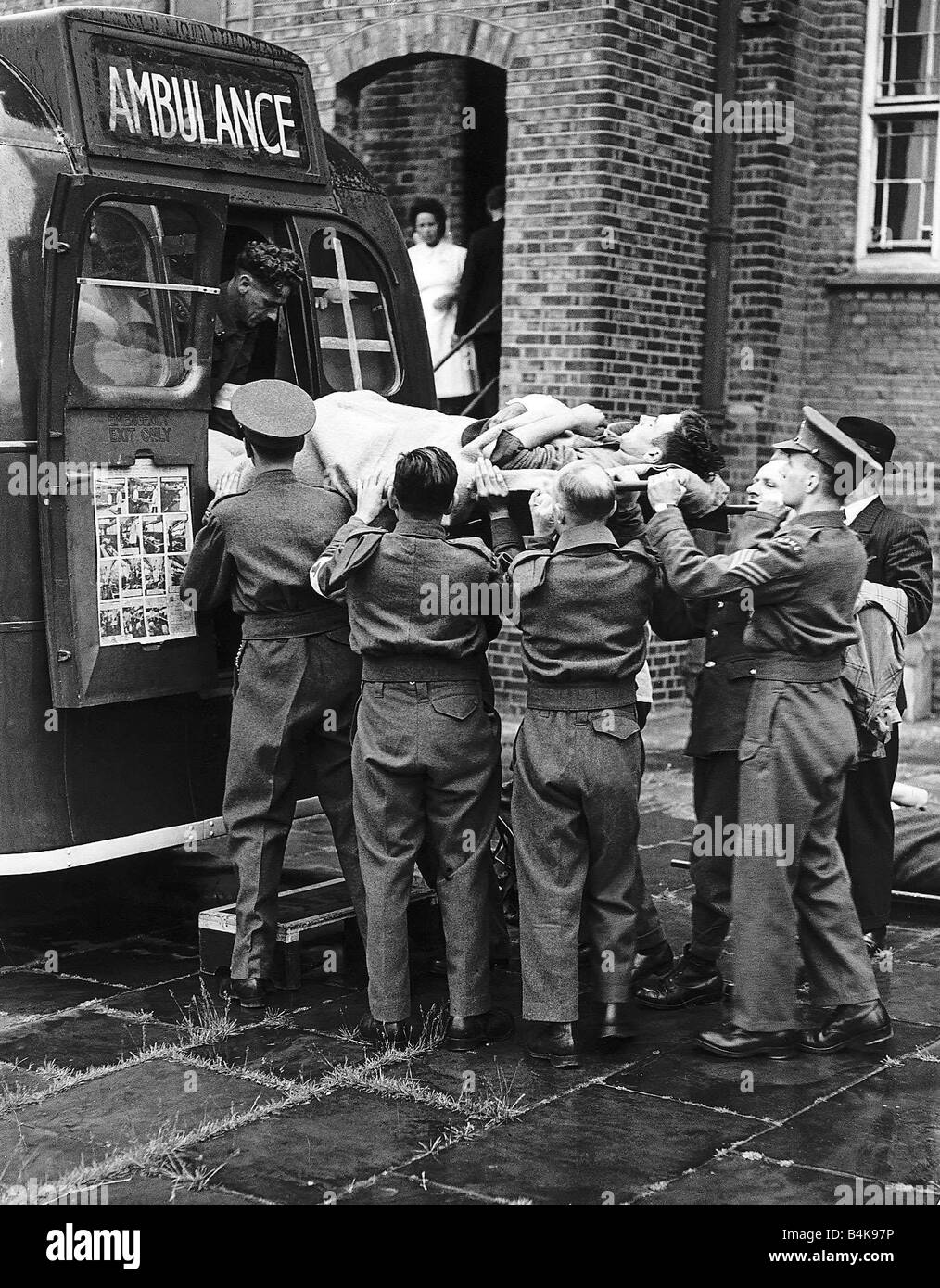 Rescue wounded soldier hi-res stock photography and images - Alamy