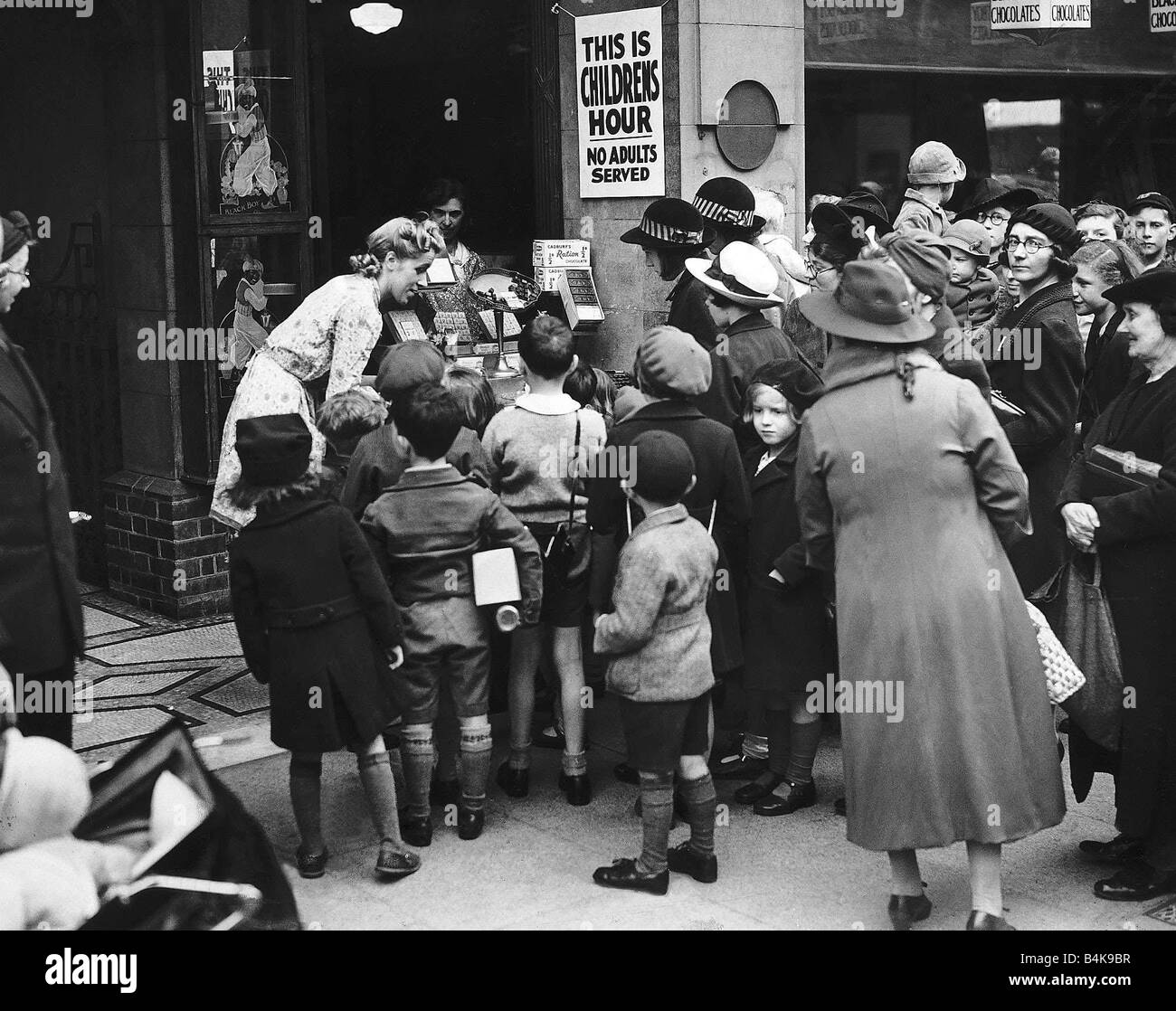 Ww2 london children hi-res stock photography and images - Alamy