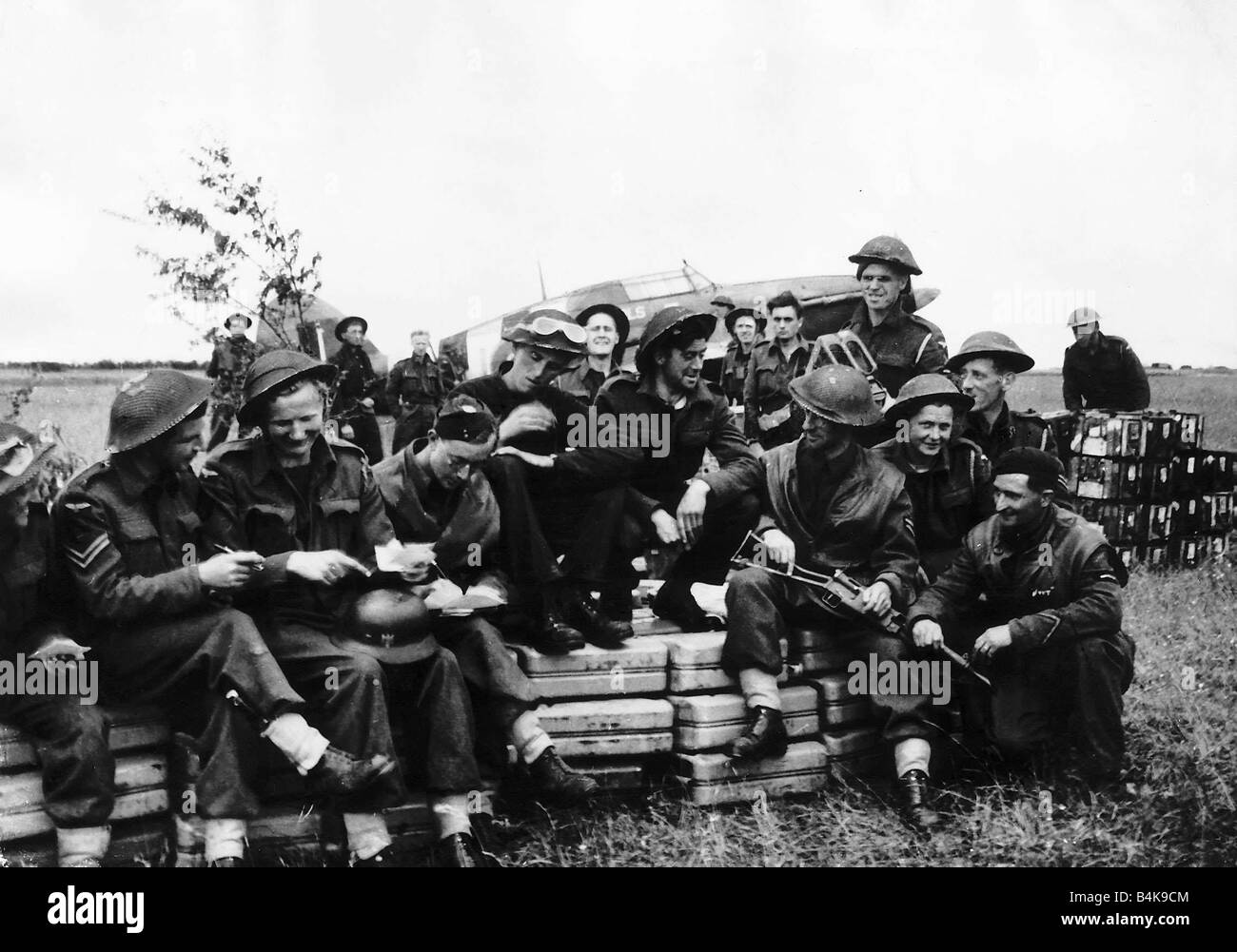 WW2 France Invasion RAF in Normandy 1944 RAF Ground crews on an air ...