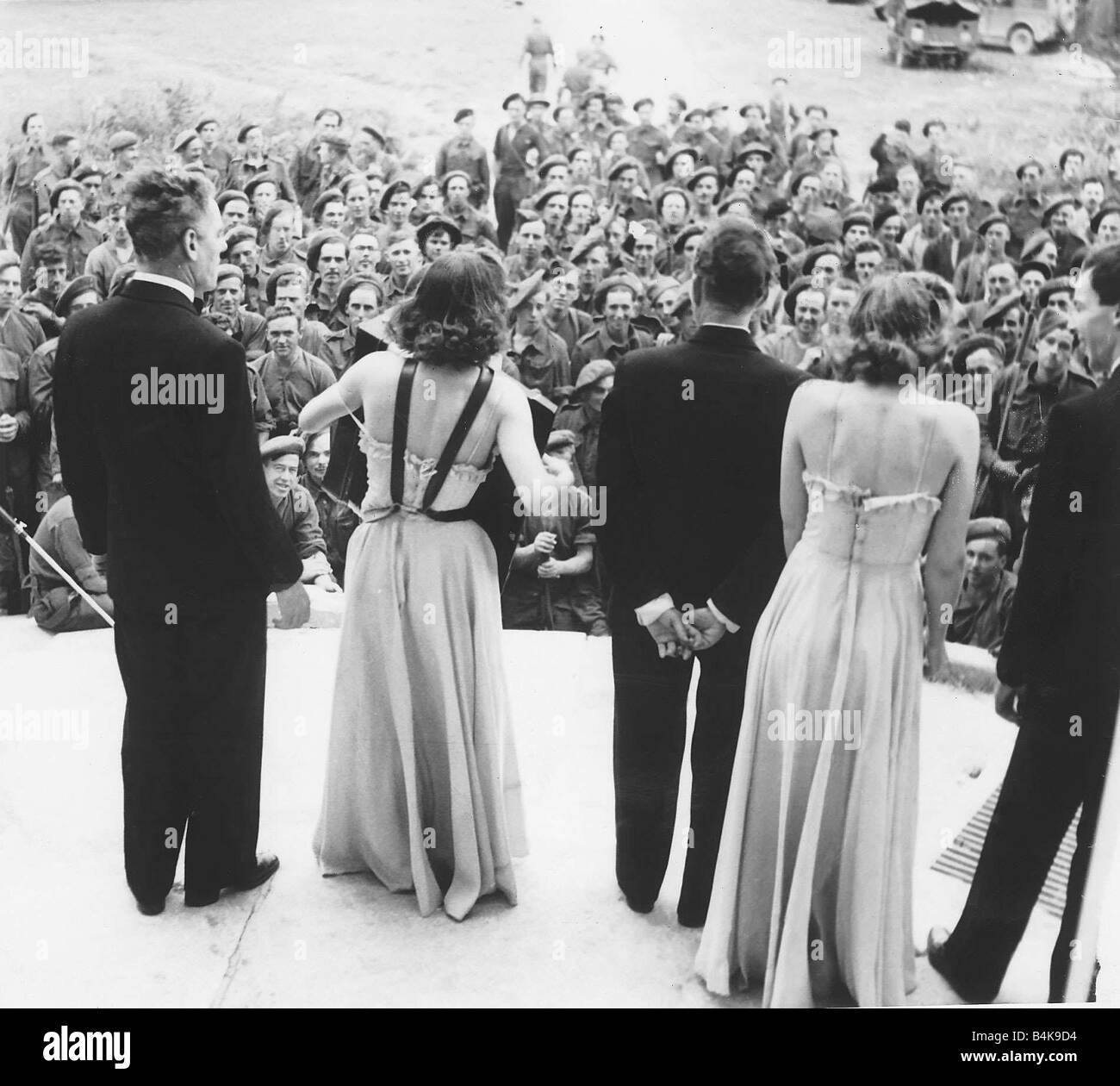 Ww2 entertain troops hi-res stock photography and images - Alamy