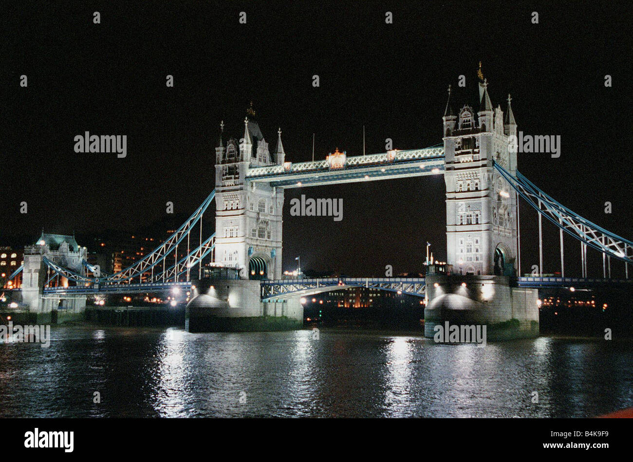 Tower Bridge Loondon at night Stock Photo - Alamy