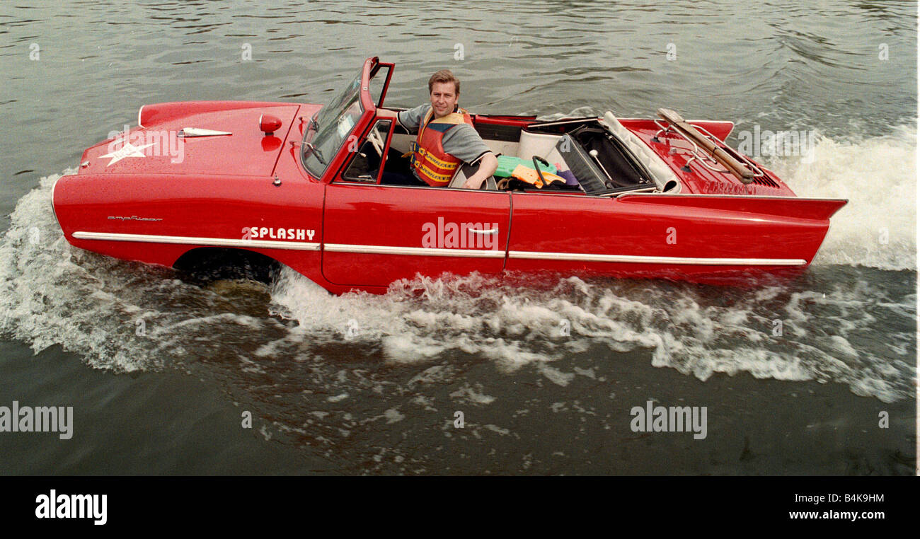 Mark Perkins from Ascot and his 1964 Amphicar March 1998 On the river ...