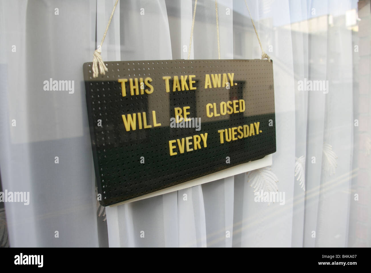 Chip shop closed sign hi-res stock photography and images - Alamy