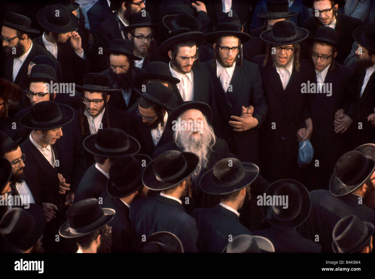 Hassidic dance hi-res stock photography and images - Alamy