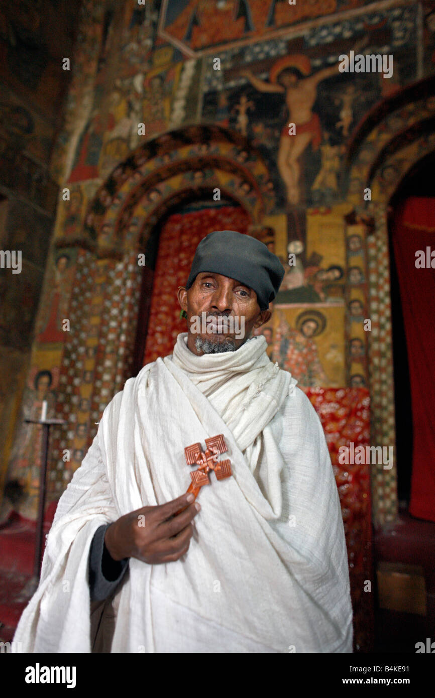 Ethiopian Orthodox priest in Debre Berhan Selassie Church, Gondar ...