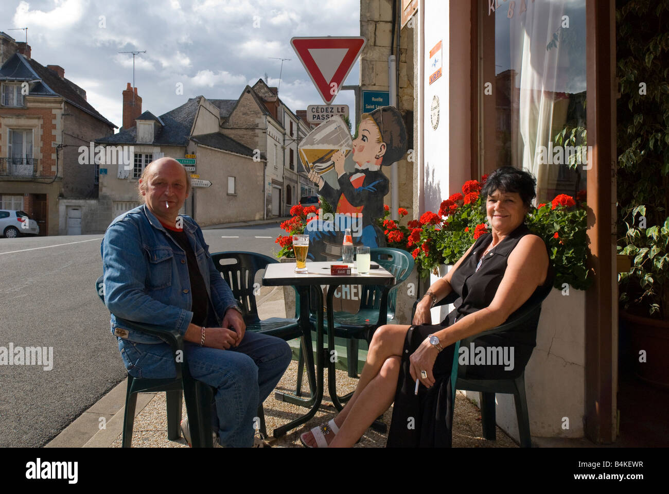 Smoking drinking woman bar hi-res stock photography and images - Alamy