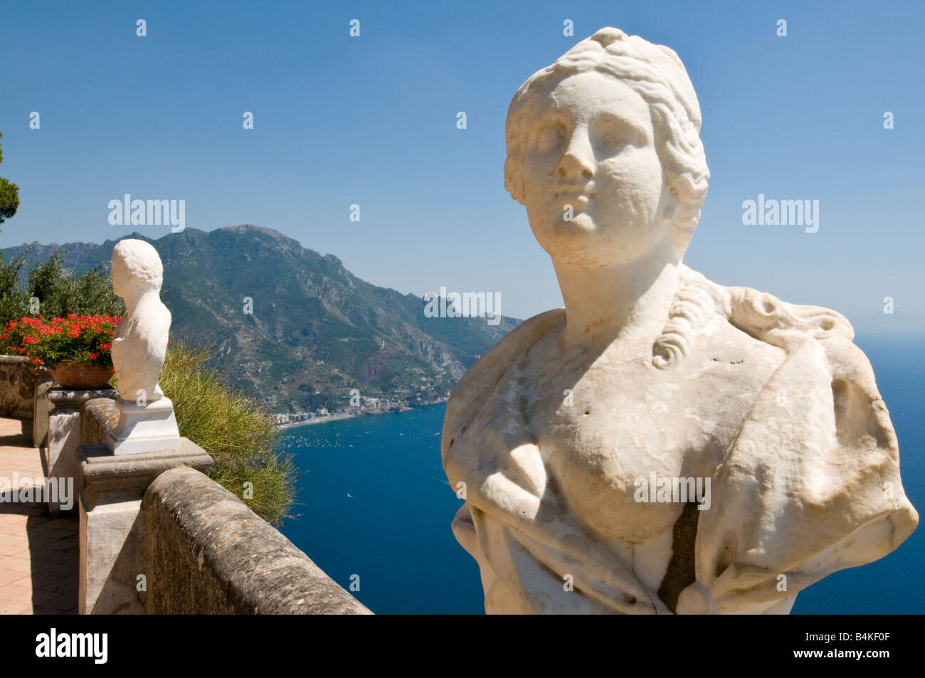 Bust on the Terrace of Infinity in the gardens of Villa Cimbrone Stock ...