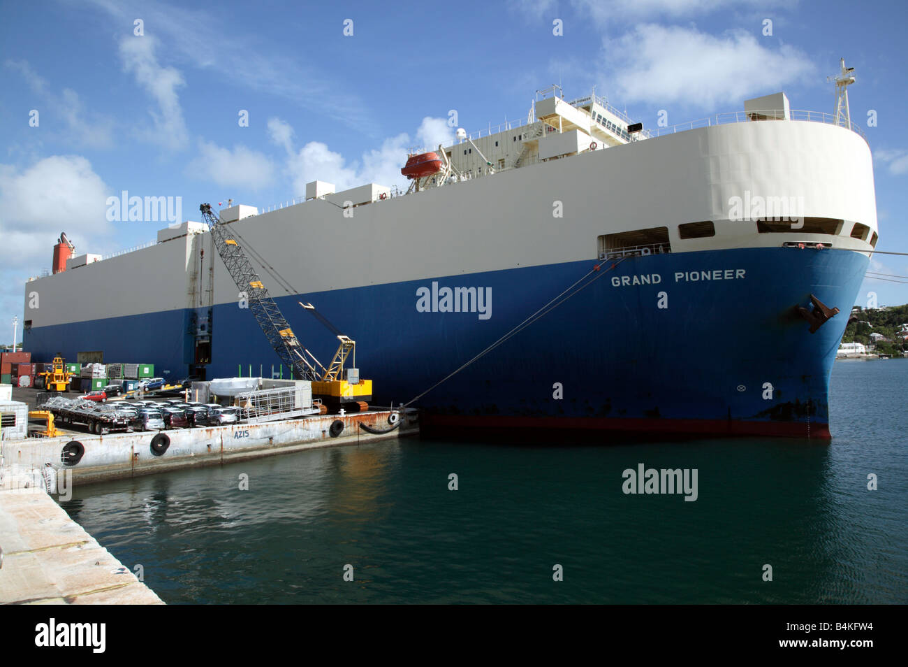 Vessel unloading High Resolution Stock Photography and Images - Alamy