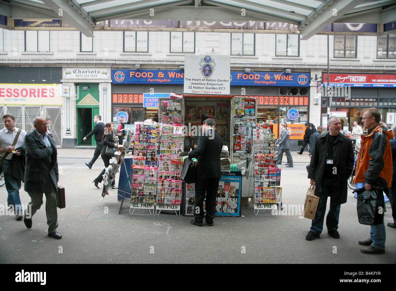 Magazine Stand Stock Photos & Magazine Stand Stock Images - Alamy