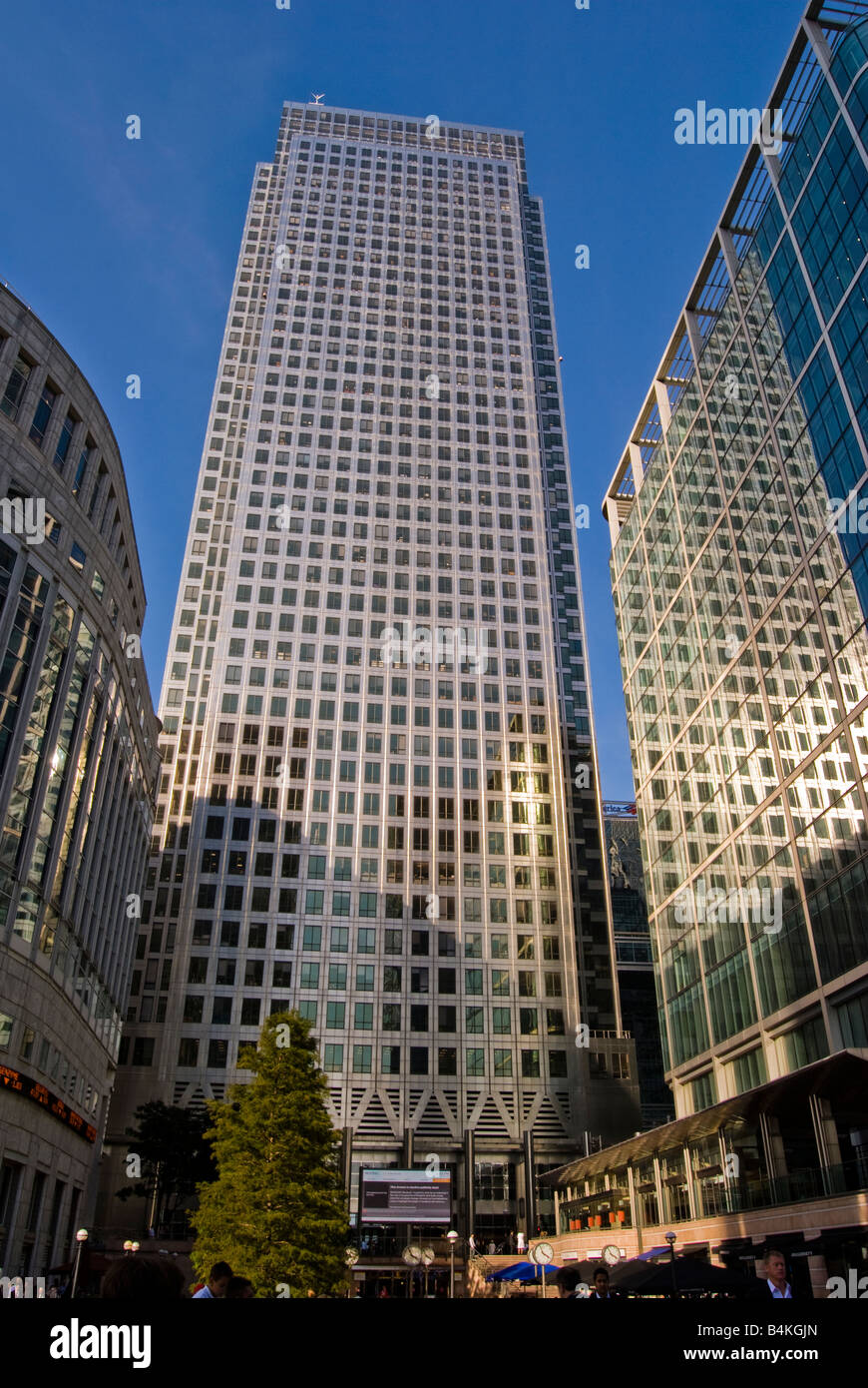 One canada square london hi-res stock photography and images - Alamy