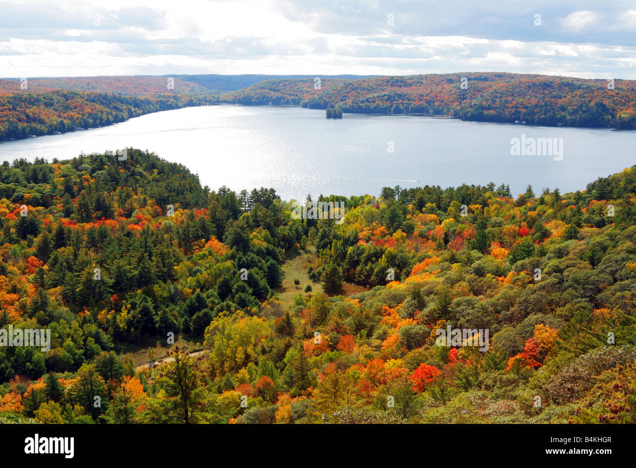Tranquil Lake of Bays and endless forest in Haliburton Highlands in ...