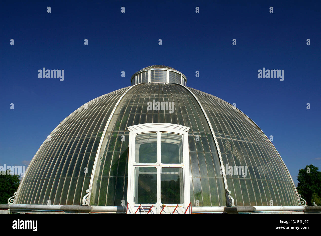 The palm house at kew gardens hi-res stock photography and images - Alamy