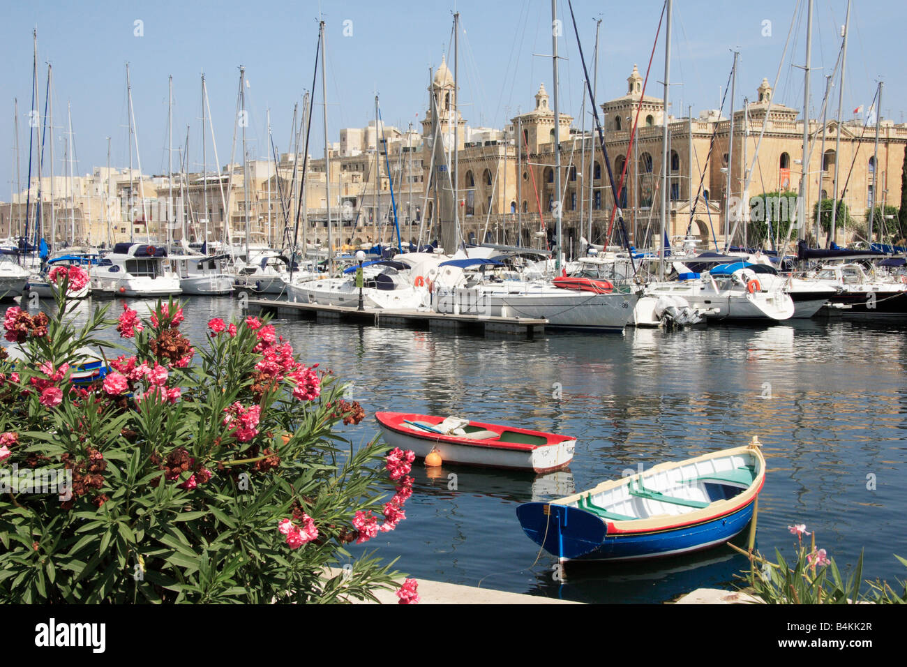 "Dockyard Creek" and Vittoriosa, Malta Stock Photo - Alamy
