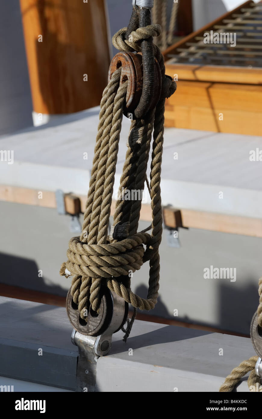 Rope and block Stock Photo - Alamy