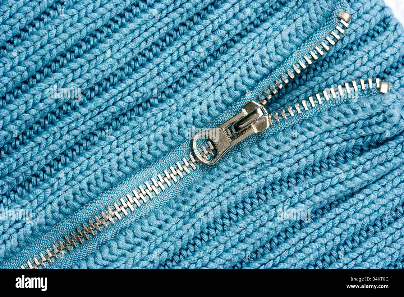 Open Zipper on Sweater knitting pattern with purls and knits adobe RGB ...