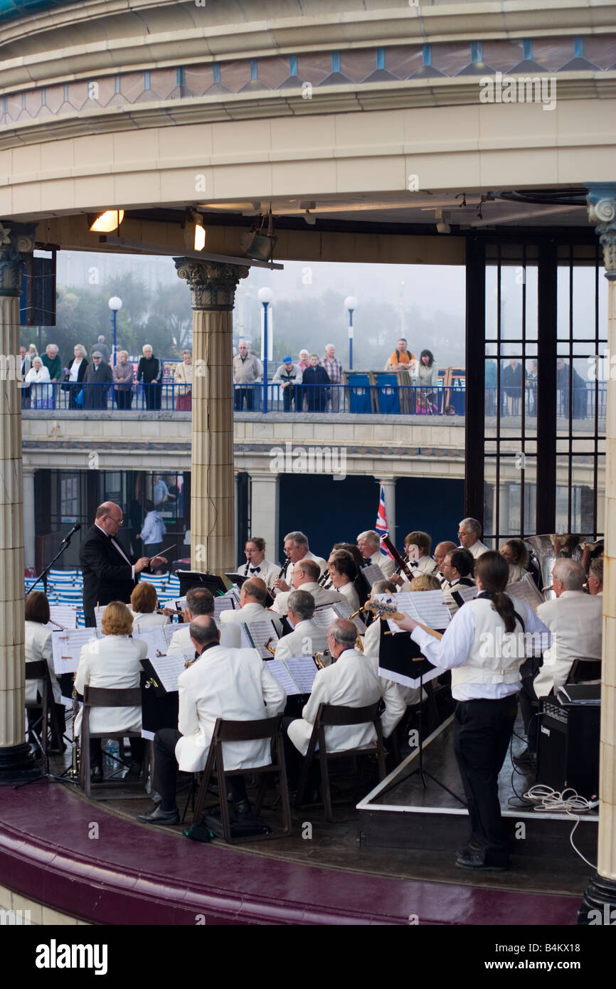 Stand concert hi-res stock photography and images - Alamy