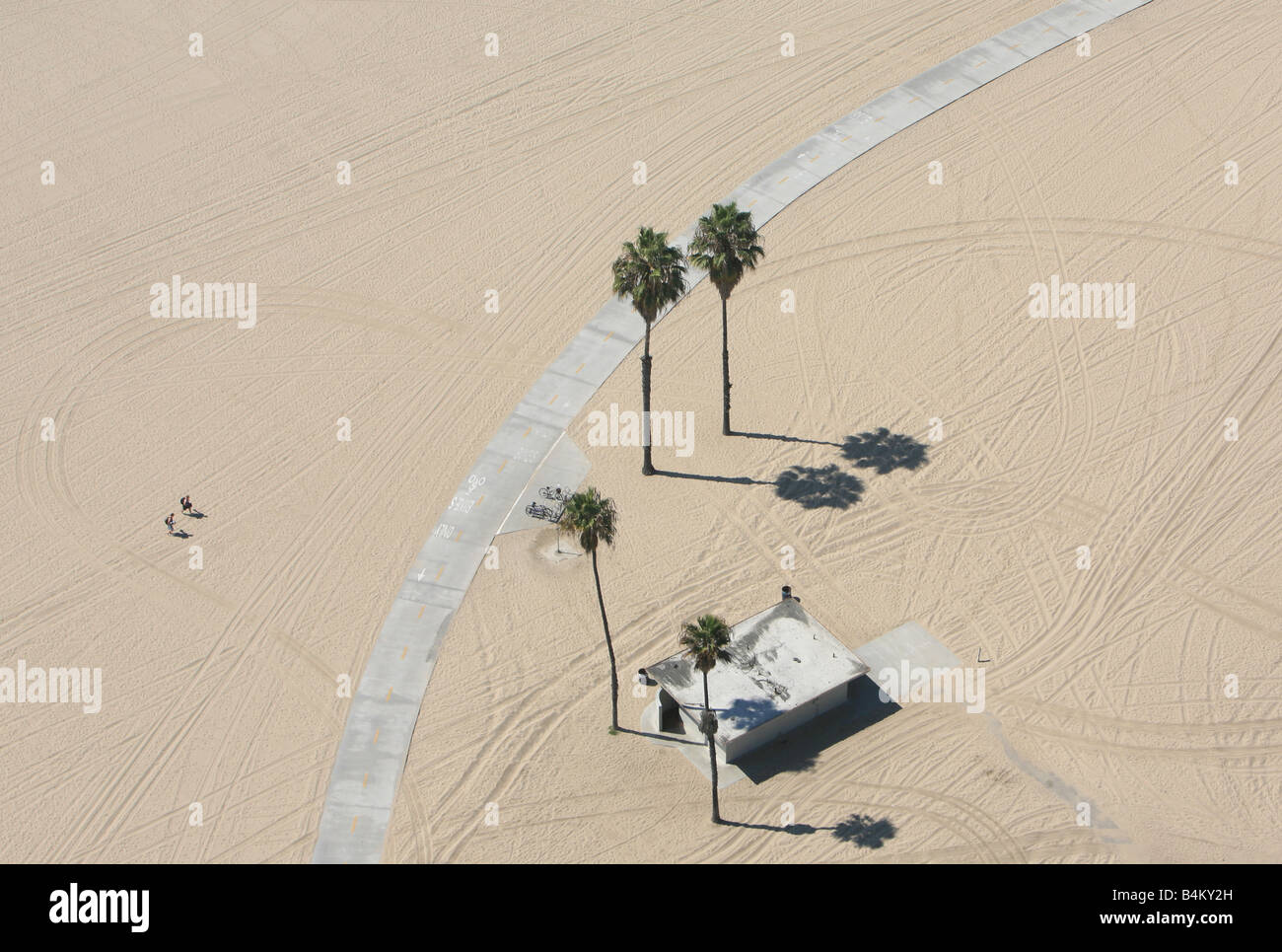 Beach walking path to house hi-res stock photography and images - Alamy
