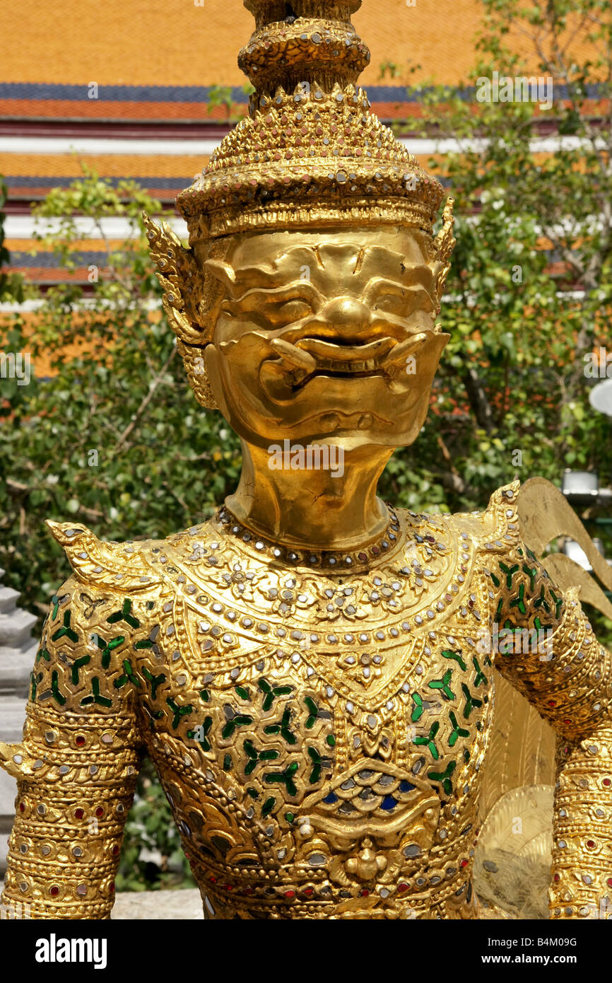 Golden Figure Statue at Temple entrance in the Grand Palace Complex ...