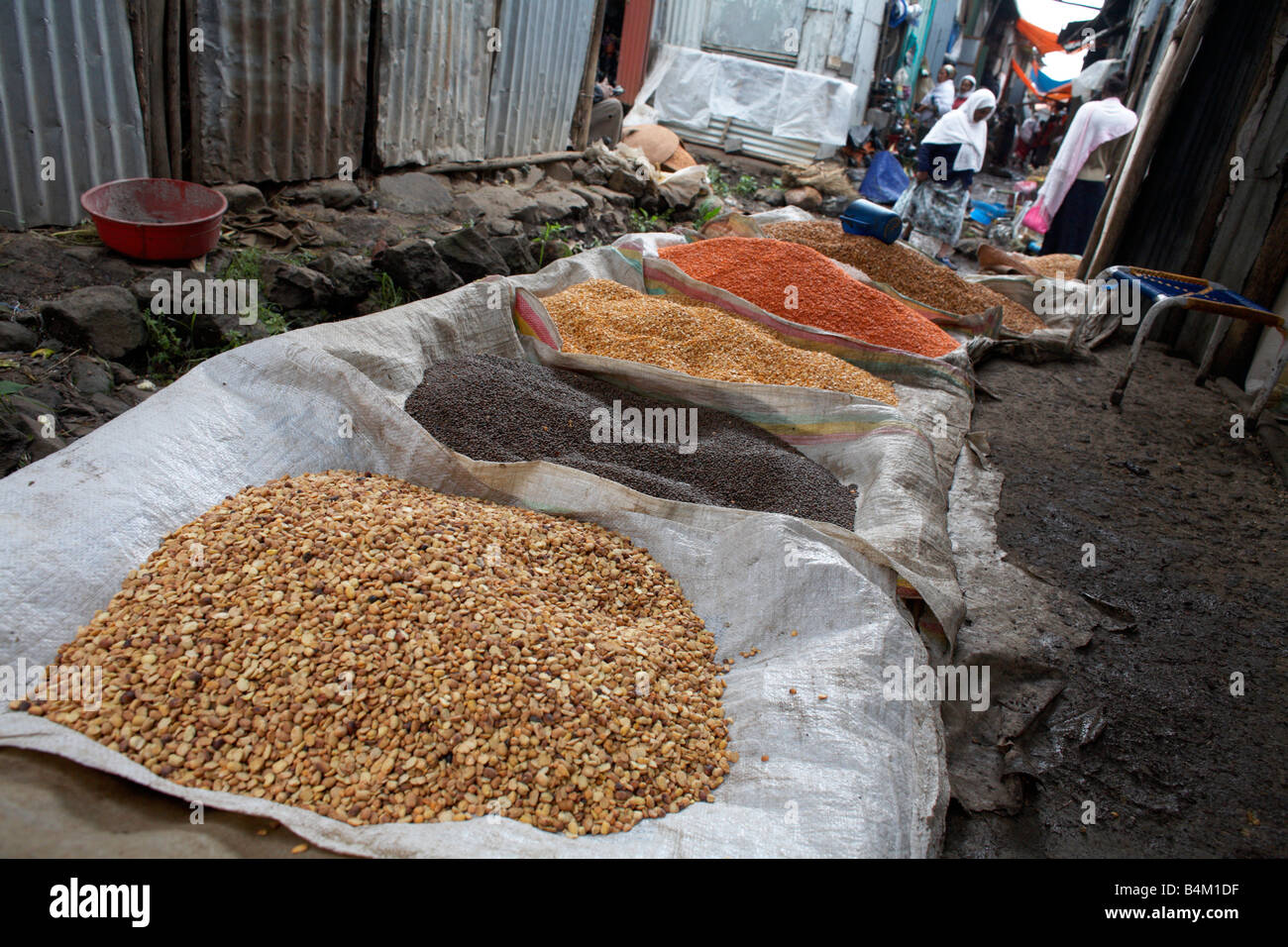 Grain on sale at Shola Market, Addis Ababa, Ethiopia Stock Photo - Alamy