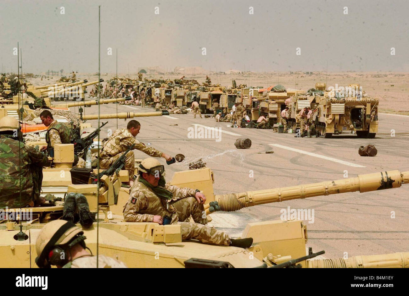 Iraq War March 2003 Scots Dragoon Guards of the British Army take a ...