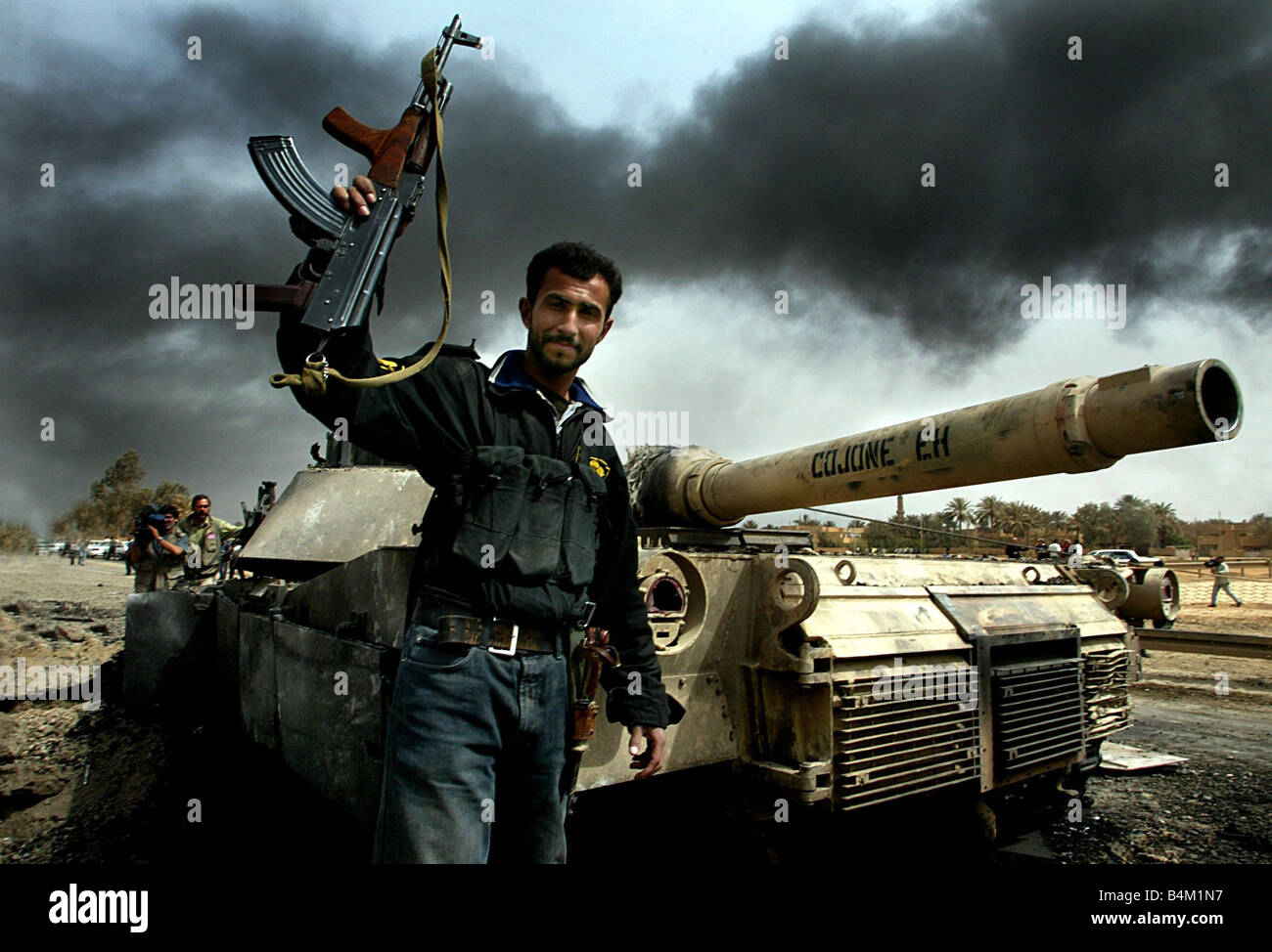 Iraq war 2003 tank hi-res stock photography and images - Alamy