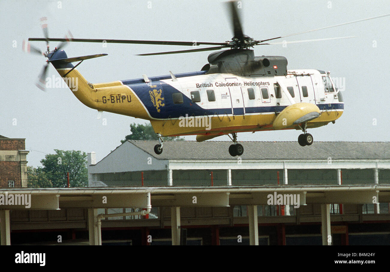 Pope John Paul II arrives by helicopter to address an audience in York ...