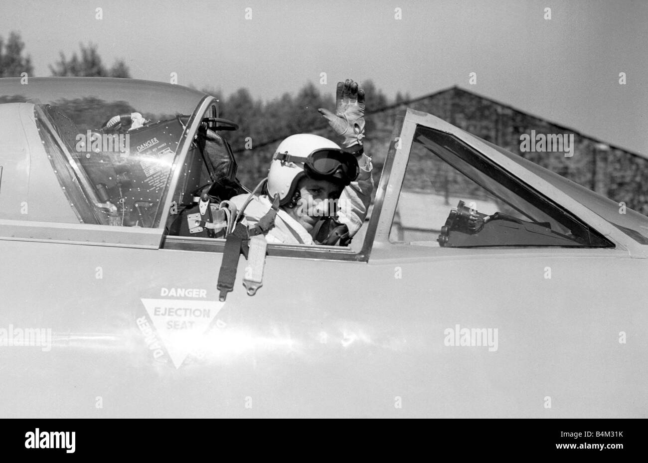 Breaking the sound barrier hi-res stock photography and images - Alamy