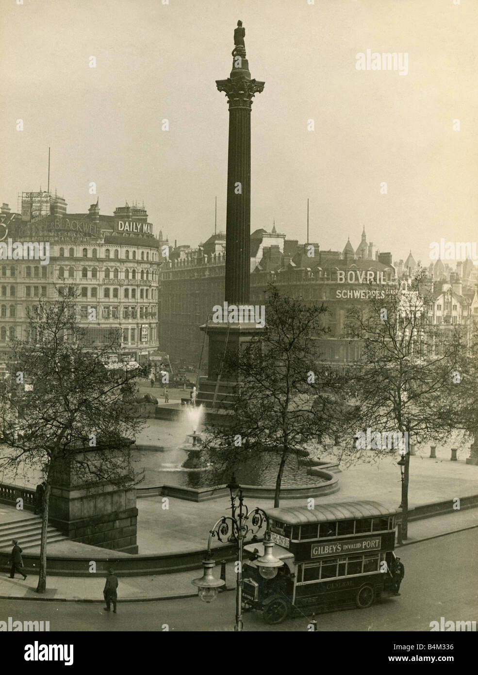 London england circa trafalgar square hi-res stock photography and ...