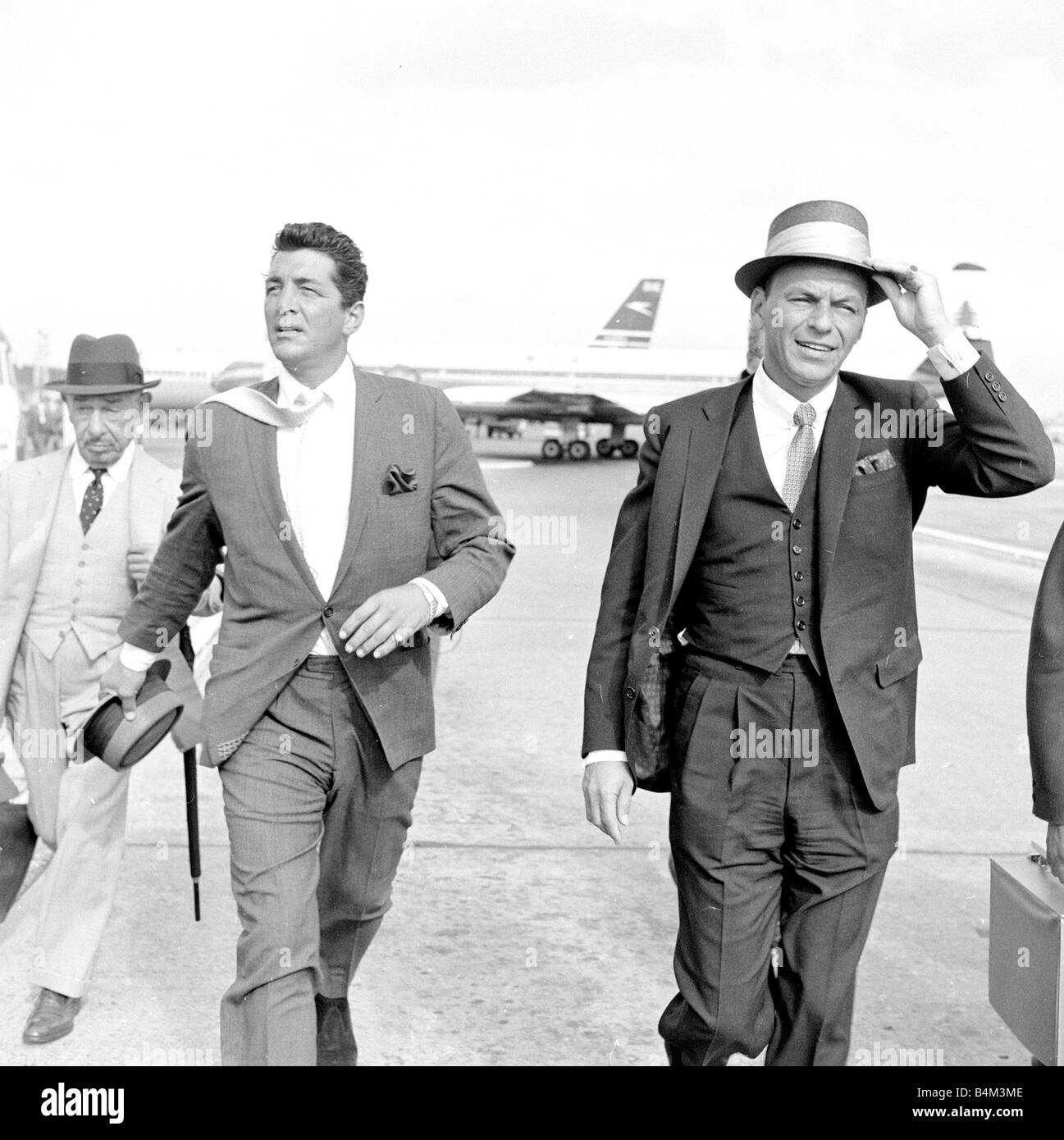 Frank Sinatra at London Airport Holding his hat with his hand greeting ...