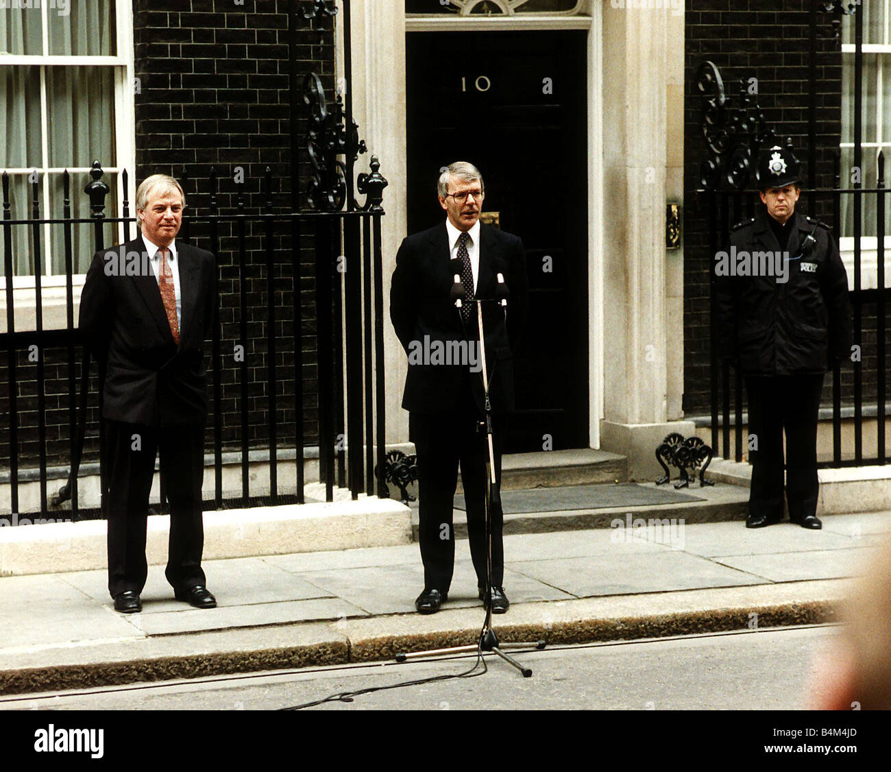 John major 1992 downing street hi-res stock photography and images - Alamy