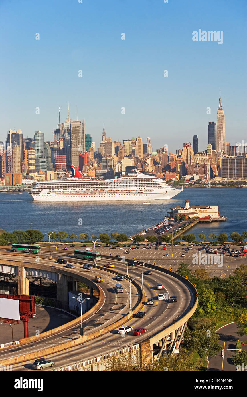 Empire state building exterior hi-res stock photography and images - Alamy