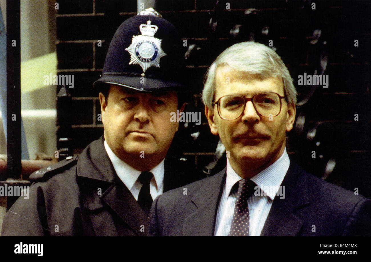 John major 1992 downing street hi-res stock photography and images - Alamy