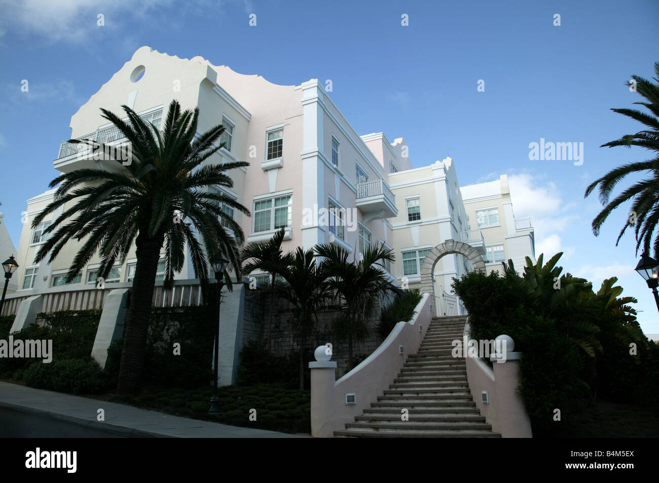 Hamilton bermuda offices hi-res stock photography and images - Alamy