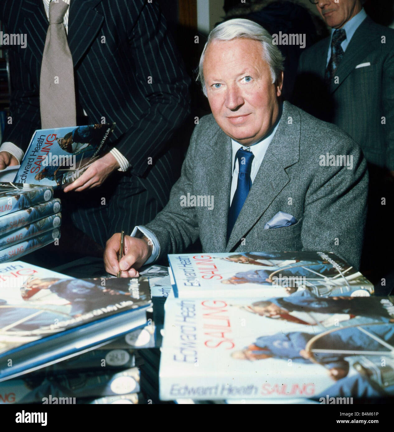 Singing an autograph hi-res stock photography and images - Alamy