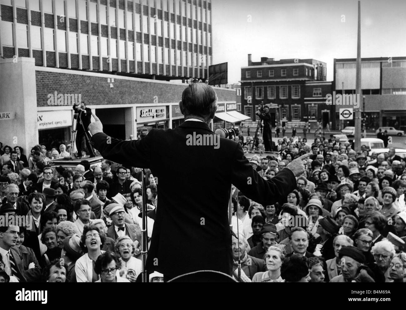 Addressing crowd hi-res stock photography and images - Alamy