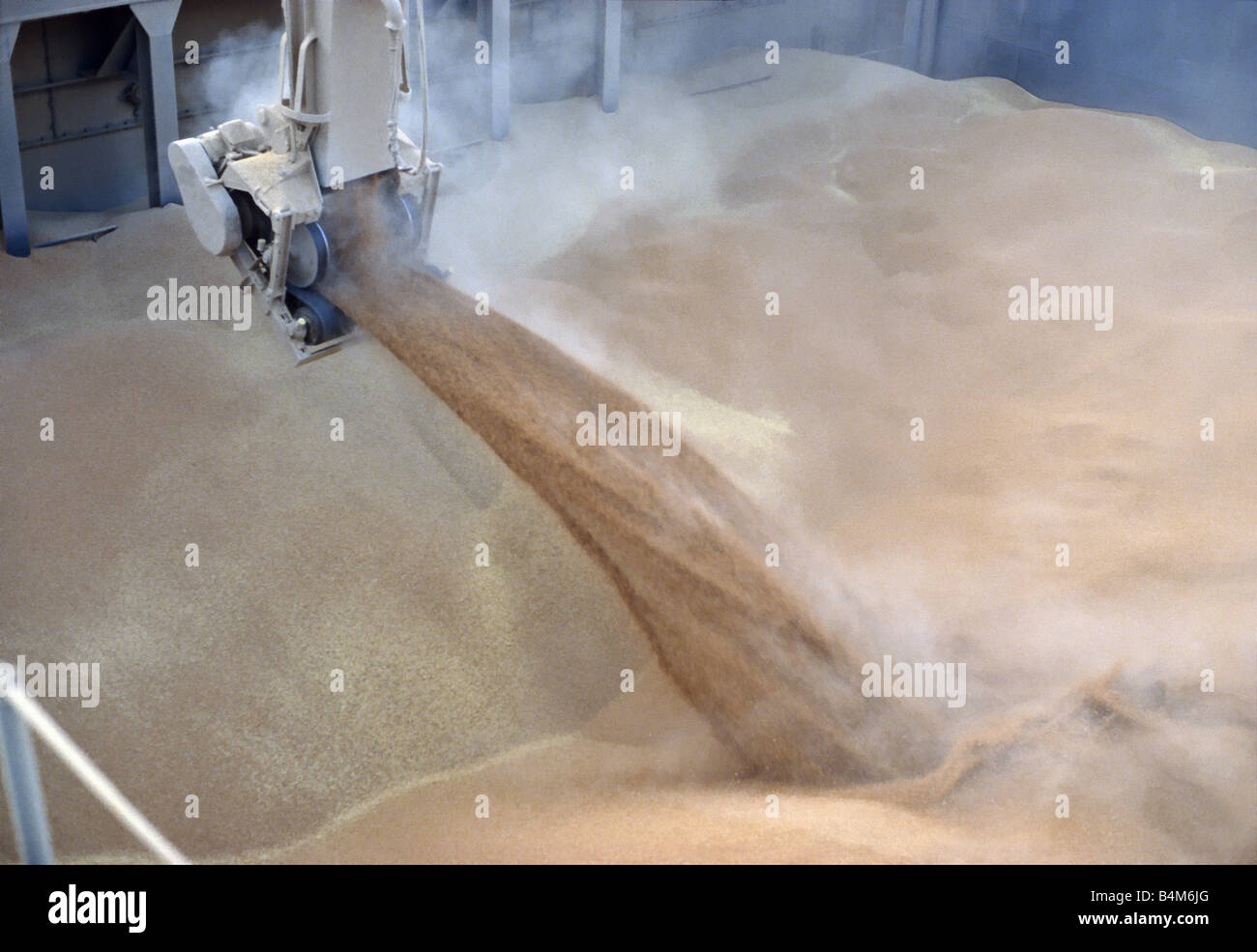 Bulk carrier grain loading hi-res stock photography and images - Alamy