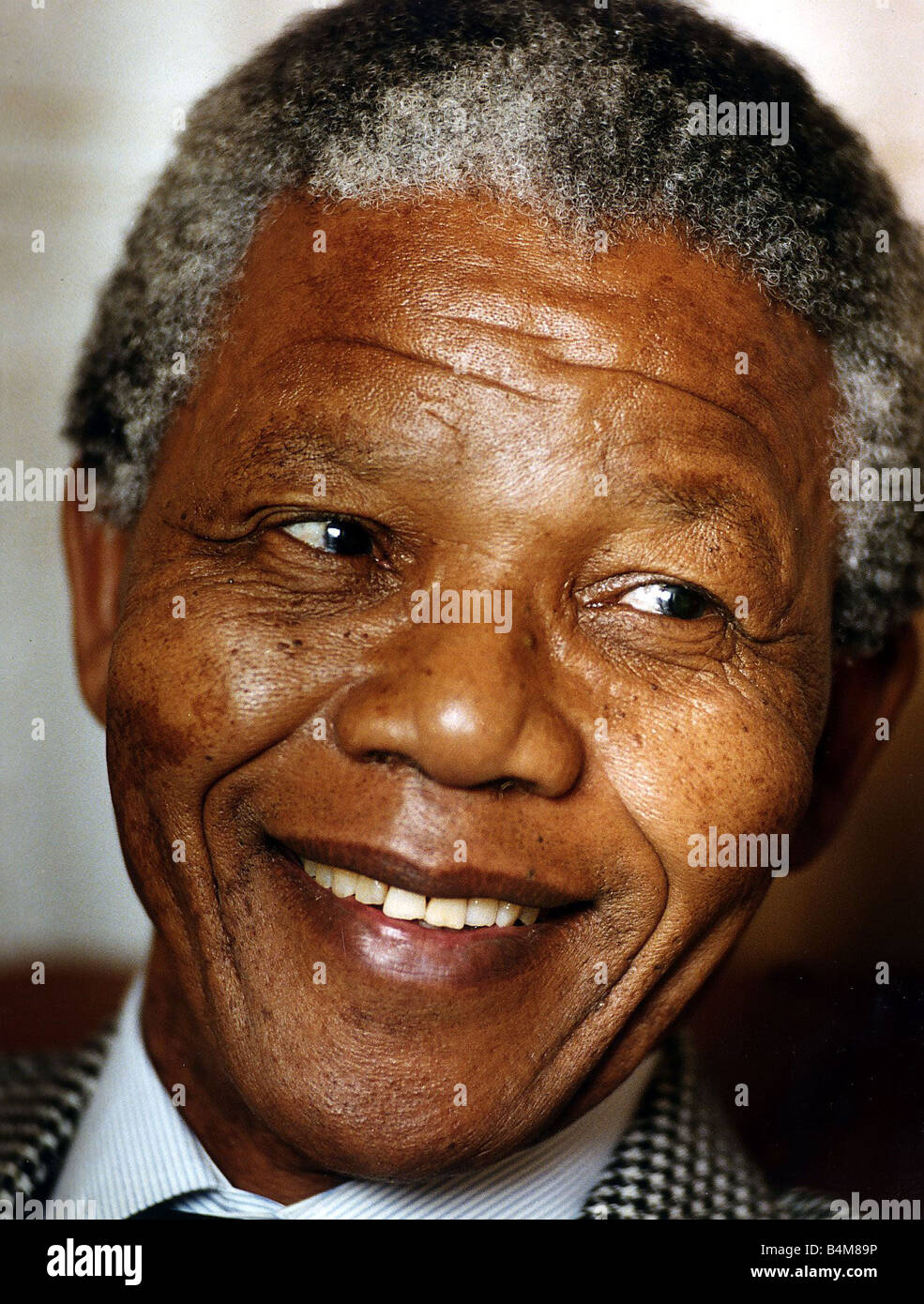 Nelson mandela portrait smiling hi-res stock photography and images - Alamy