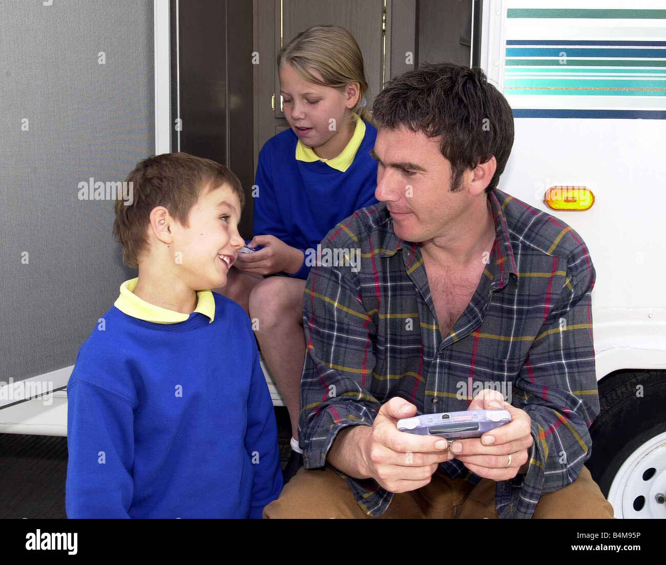 10 year old Charlotte Redpath Lucy and 6 year old Thomas Byrne Sam on ...