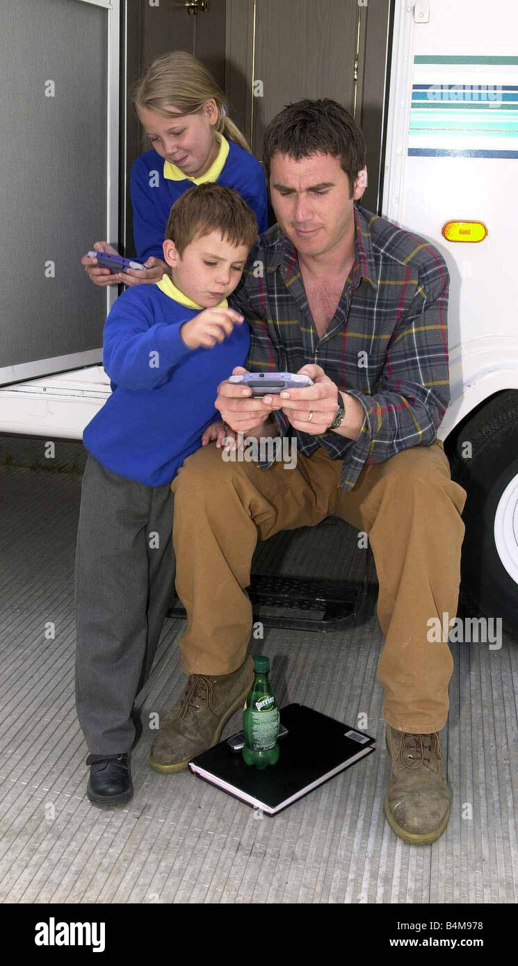 10 year old Charlotte Redpath Lucy and 6 year old Thomas Byrne Sam on ...