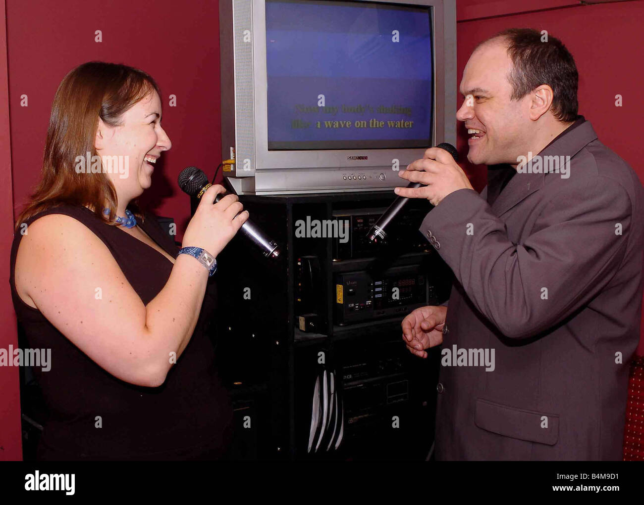 Actor and TV Presenter Shaun Williamson sings Meatloaf with the Daily ...