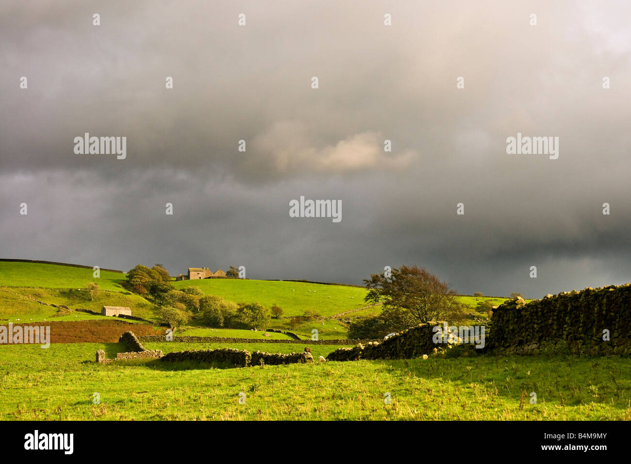 remote hill farm Stock Photo - Alamy