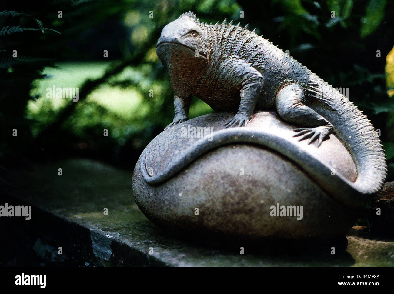 Lizard sculpture 1998 Stock Photo - Alamy