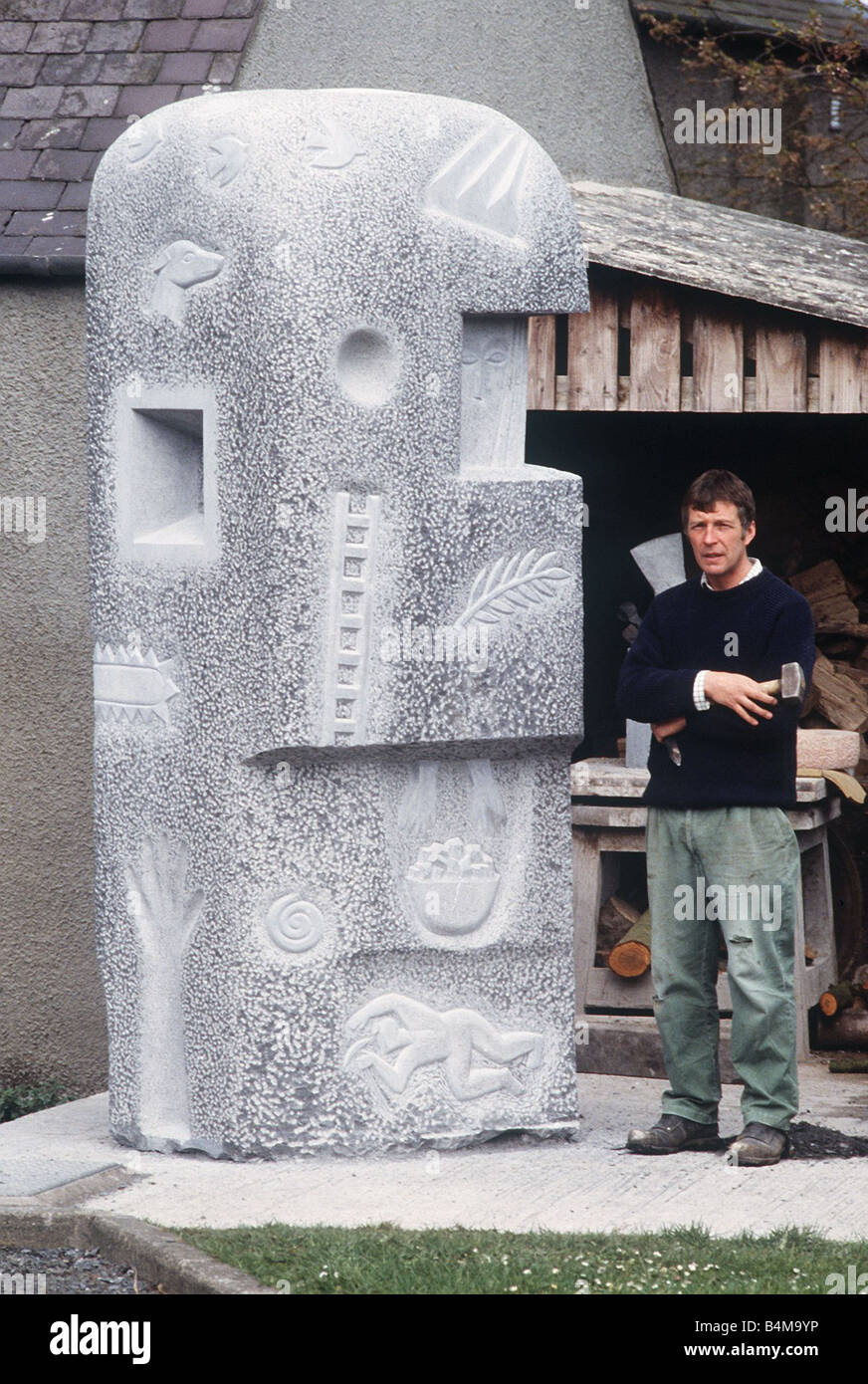 Jake Harvey sculptor with sculpture August 1989 Stock Photo - Alamy