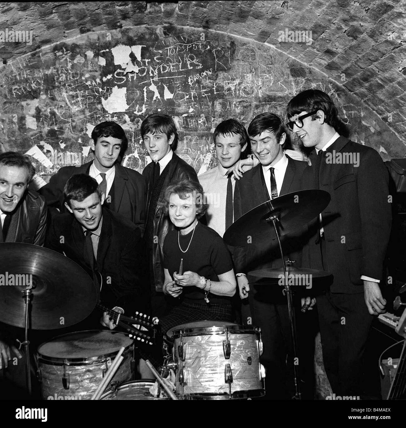 Cavern liverpool 1960s Black and White Stock Photos & Images - Alamy