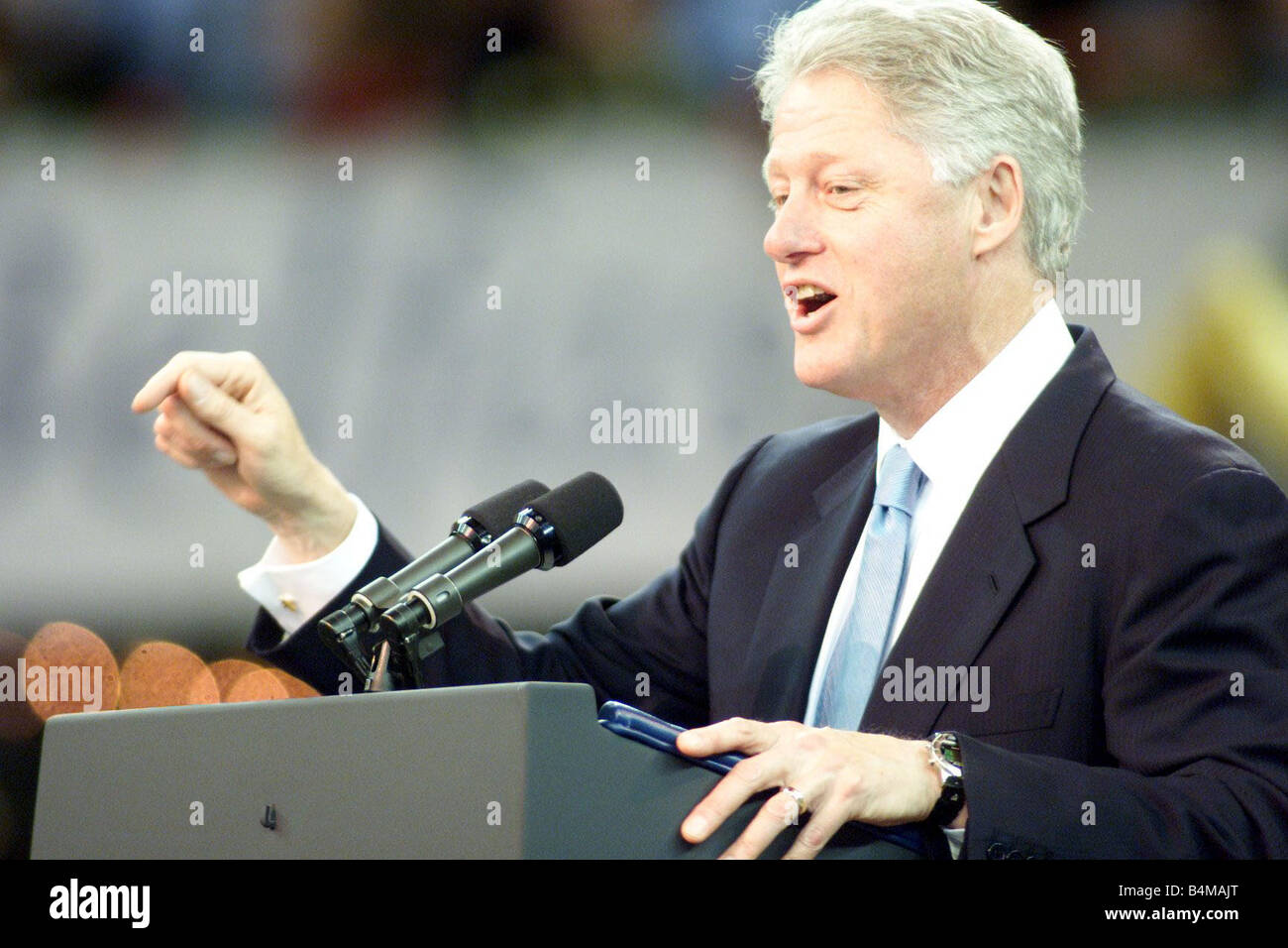 US President Bill Clinton Visits Northern Ireland December 2000 Bill ...