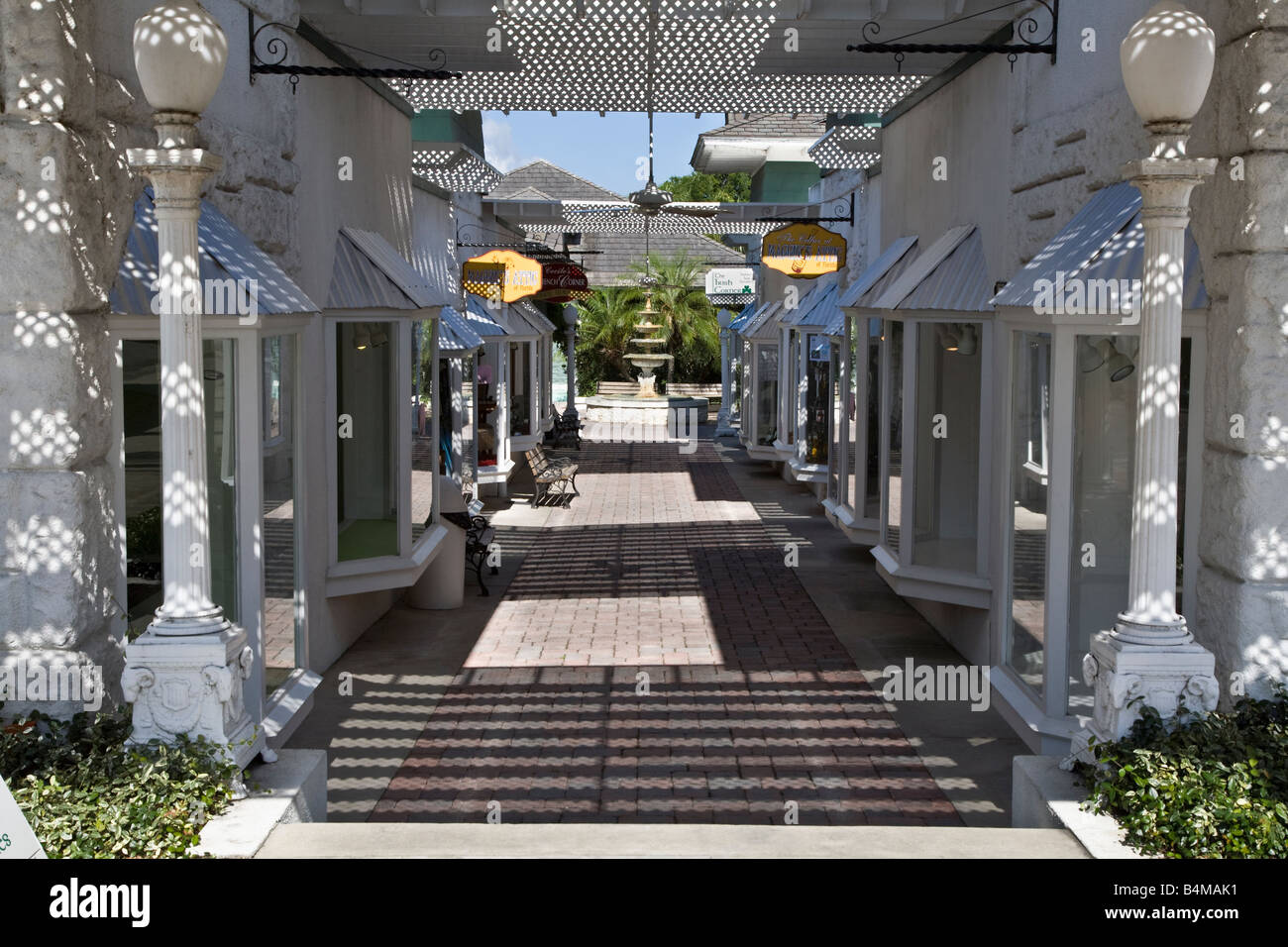 Shaded walkway hi-res stock photography and images - Alamy