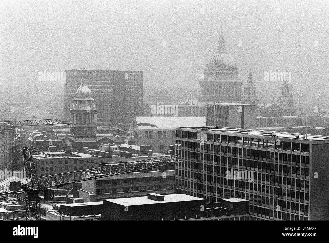 Snow on the roof tops of the City of London December 1981 Stock Photo ...