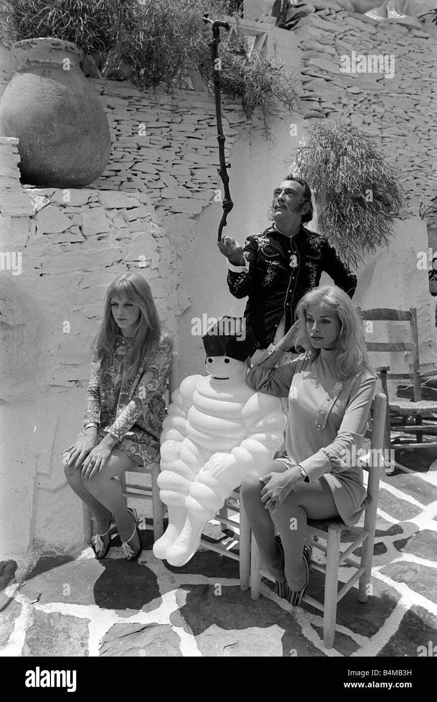 Salvador Dali artist painter 1968 on film location in Spain Stock Photo ...