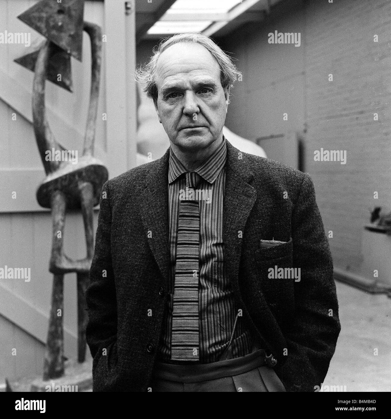 Artist henry moore Black and White Stock Photos & Images - Alamy